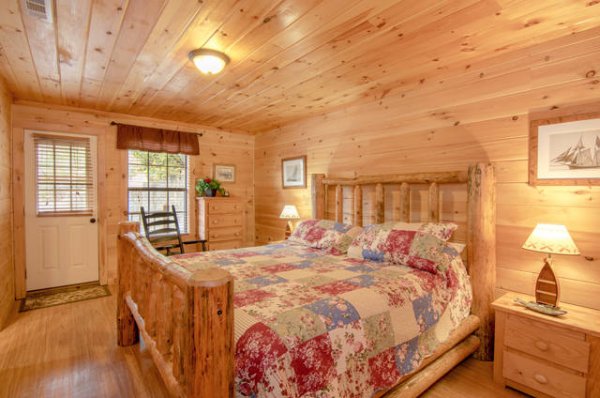 Golden View Lodge Cabin - 6 bedroom 5 bathroom/sleeps 20