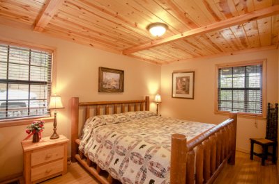 Golden View Lodge Cabin - 6 bedroom 5 bathroom/sleeps 20
