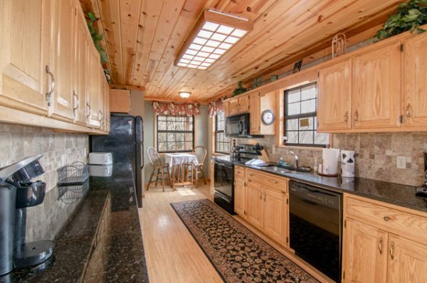 Golden View Lodge Cabin - 6 bedroom 5 bathroom/sleeps 20