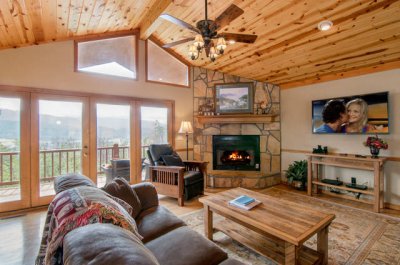 Golden View Lodge Cabin - 6 bedroom 5 bathroom/sleeps 20