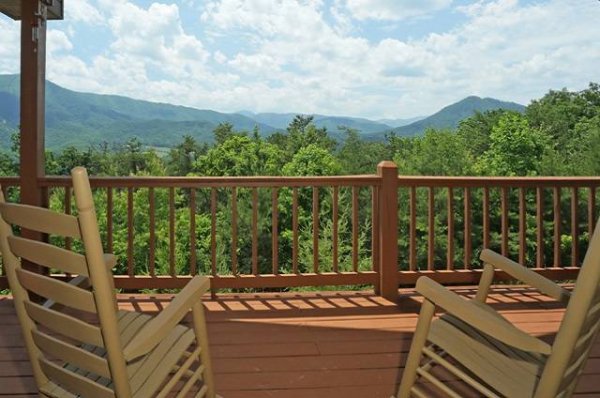 Golden View Lodge Cabin - 6 bedroom 5 bathroom/sleeps 20